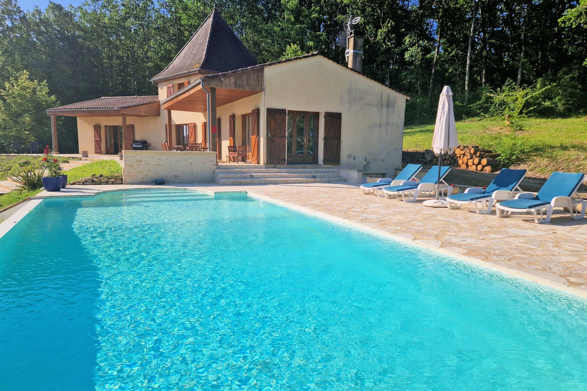 Boek nu La Croix de Boer met infinity pool via Dordognemaison.com